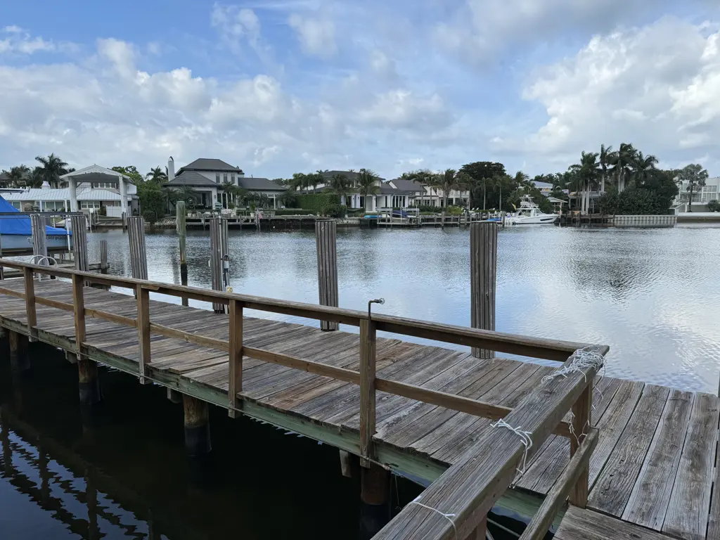 68’ Dock on wide channel - Dockshare